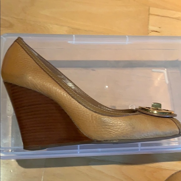 Tory Burch | Shoes | Tory Burch Tan Julienne Peep Toes Size 8 | Poshmark